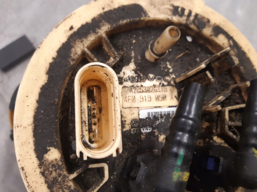 AUDI A4 POMPA PALIWA 4F0919050A - 11205562794 - oficjalne archiwum Allegro