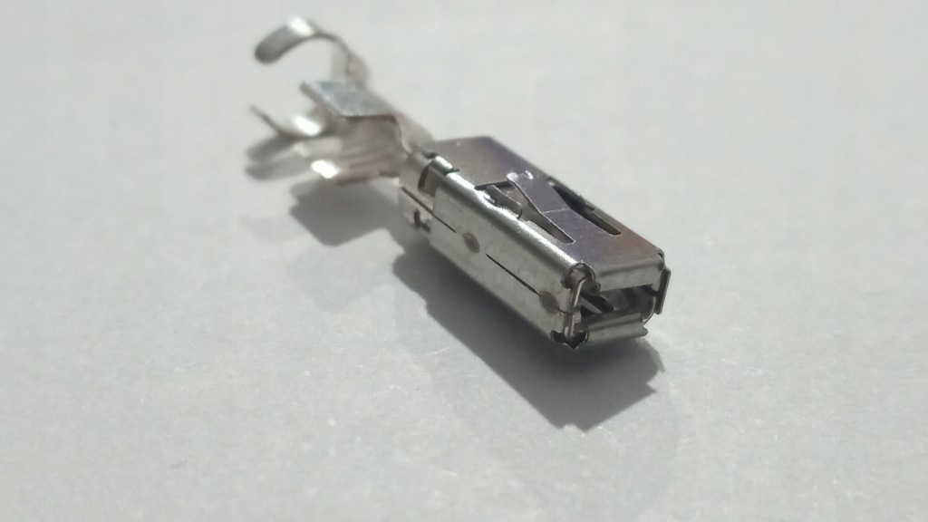 Styk pin wtyczki tylnej lampy Mercedes W204 W211 - 11534585968 ... Styk pin wtyczki tylnej lampy Mercedes W204 W211 - 11534585968 ...