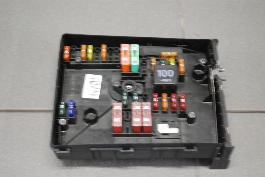 SKRZYNKA BEZPIECZNIKÓW AUDI A3 8P LIFT 1K0937125D - 10732756974 ...