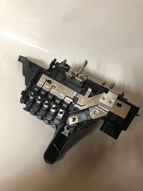 SKRZYNKA BEZPIECZNIKÓW 2135403439 MERCEDES E KLASA - 8449659979 ...