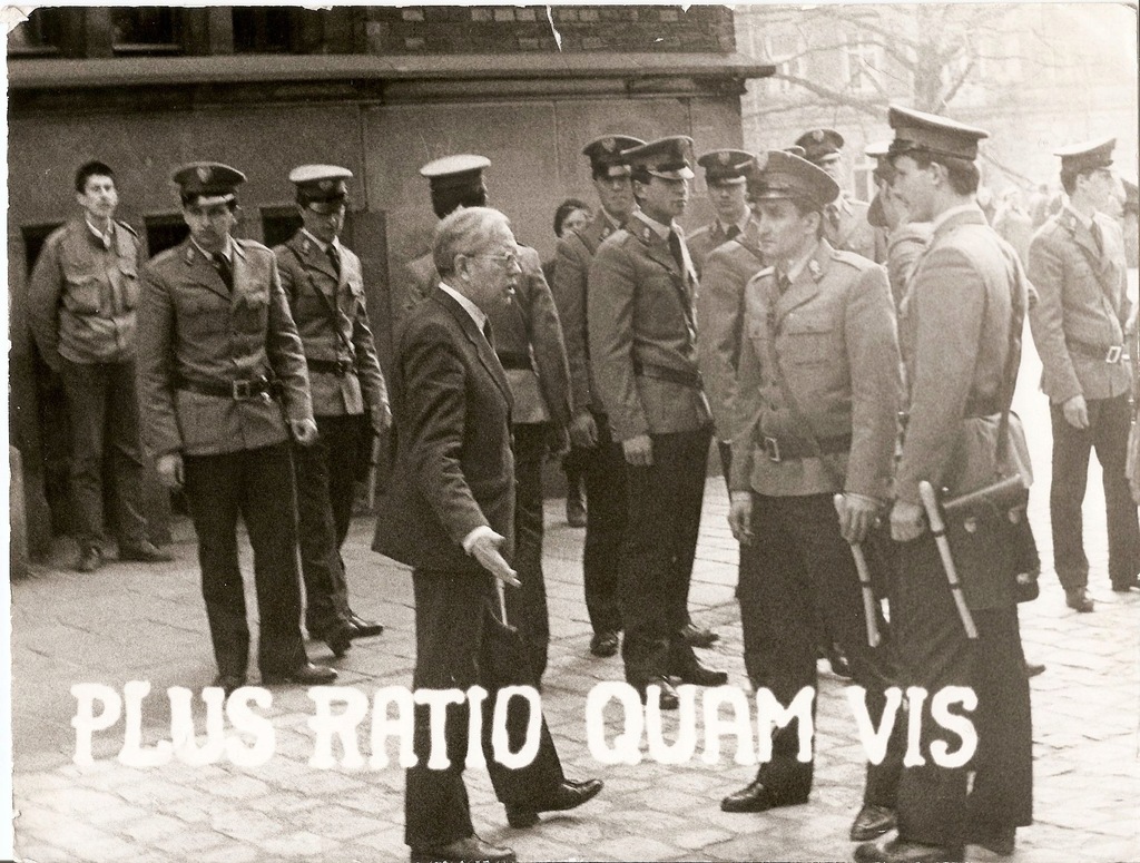 PROF. WYROZUMSKI KONTRA MILICJA -fotografia -PLUS RATIO QUAM VIS ...