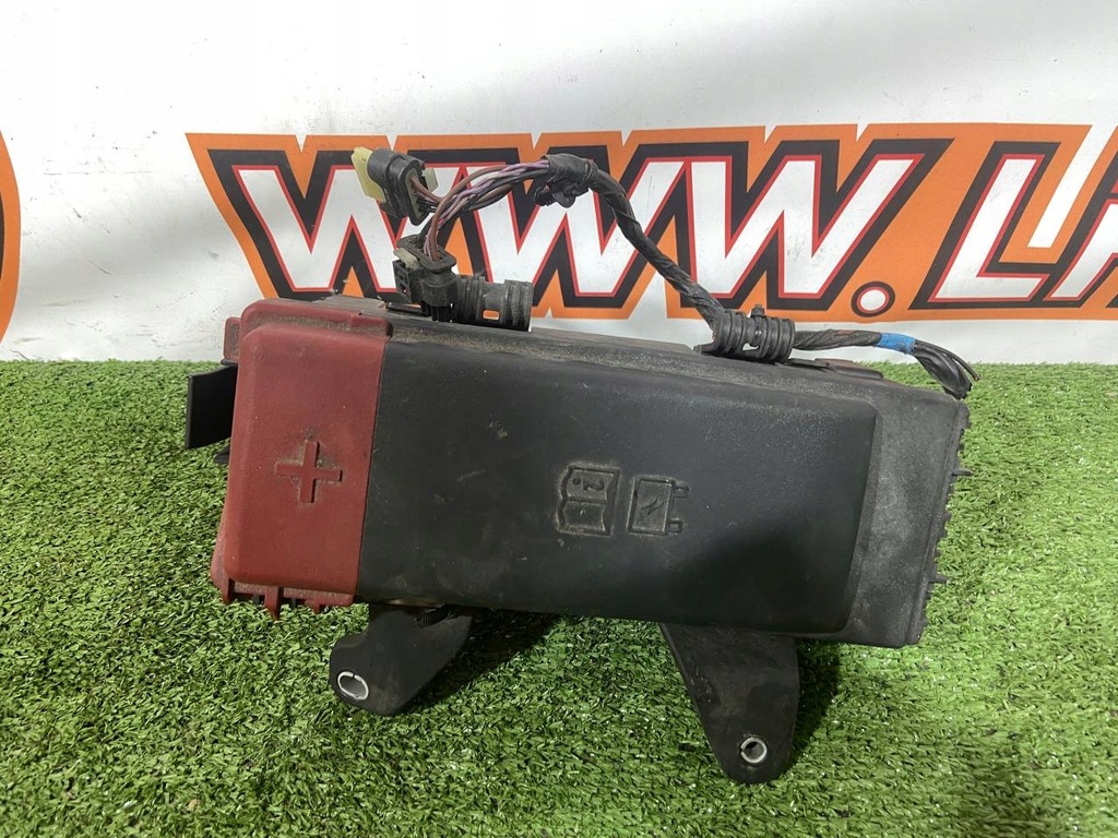 SKRZYNKA BEZPIECZNIKÓW KOMORY SILNIKA JAGUAR F-PACE X761 M8A2-14A076-AA ...