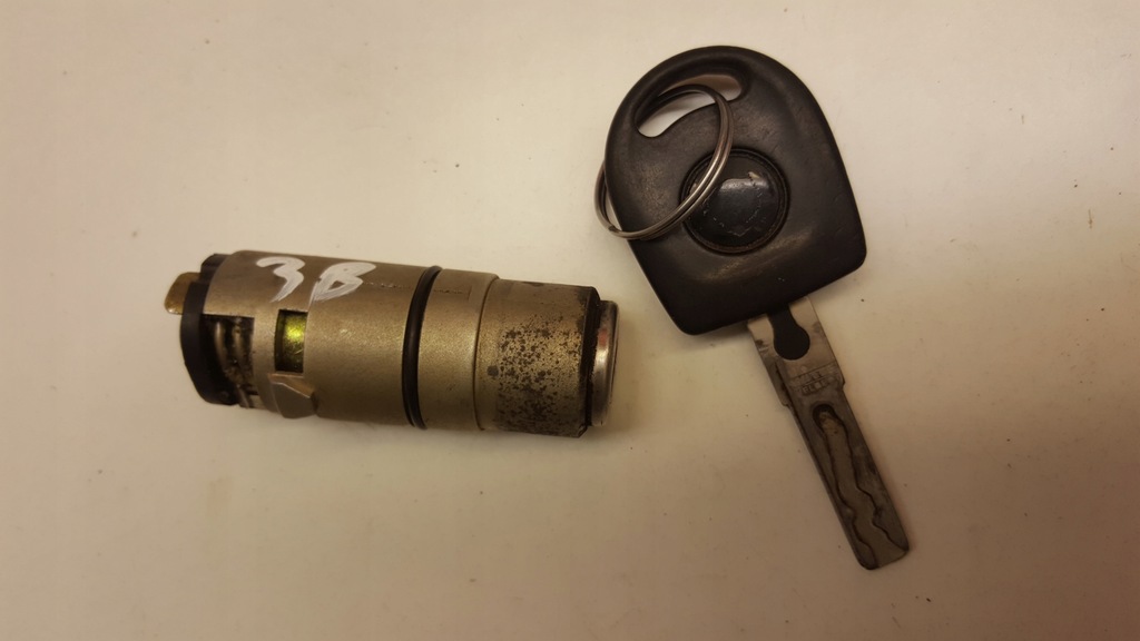 ZAMEK WKŁADKA KLAPY TYŁ VW PASSAT B5+KLUCZ - 12660984247 - oficjalne ... ZAMEK WKŁADKA KLAPY TYŁ VW PASSAT B5+KLUCZ - 12660984247 - oficjalne ...