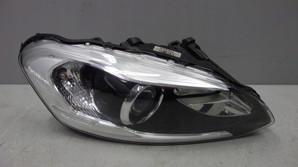 VOLVO XC60 LIFT XENON LAMPA PRAWA 31395897 - 8918161181 - oficjalne ...