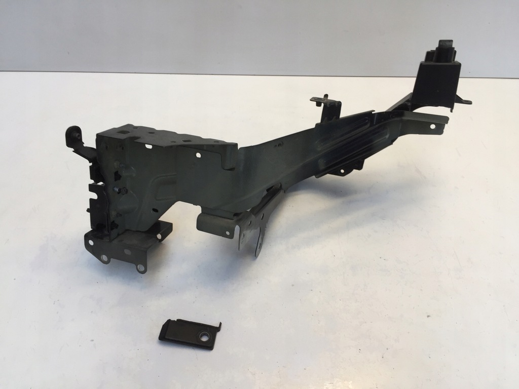 VOLVO XC40 20r OKULAR WSPORNIK BŁOTNIKA PASA PRZÓD - 12335060221 ...