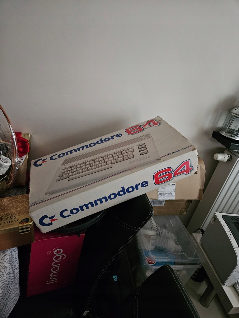 Commodore c64 plus magnetofon - 16450938361 - oficjalne archiwum Allegro