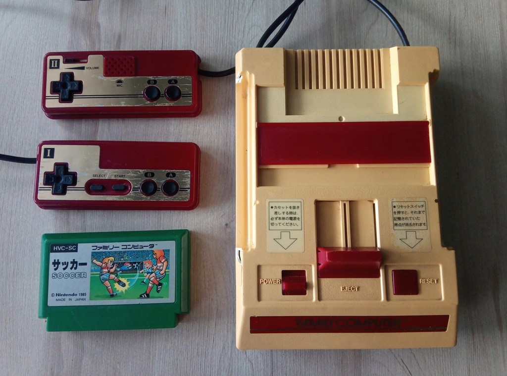 Oryginalny Famicom z 1983 r + gra - 12544288405 - oficjalne archiwum ...