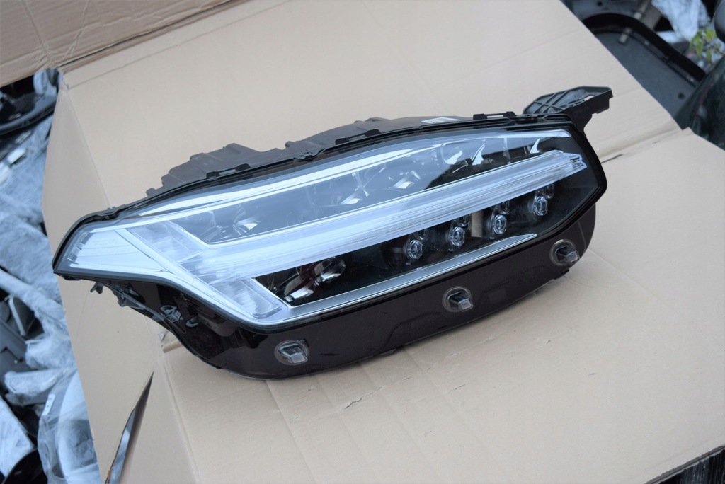 VOLVO XC90 LAMPA PRZEDNIA PRAWA FULL LED 31468583 - 11827075750 ...