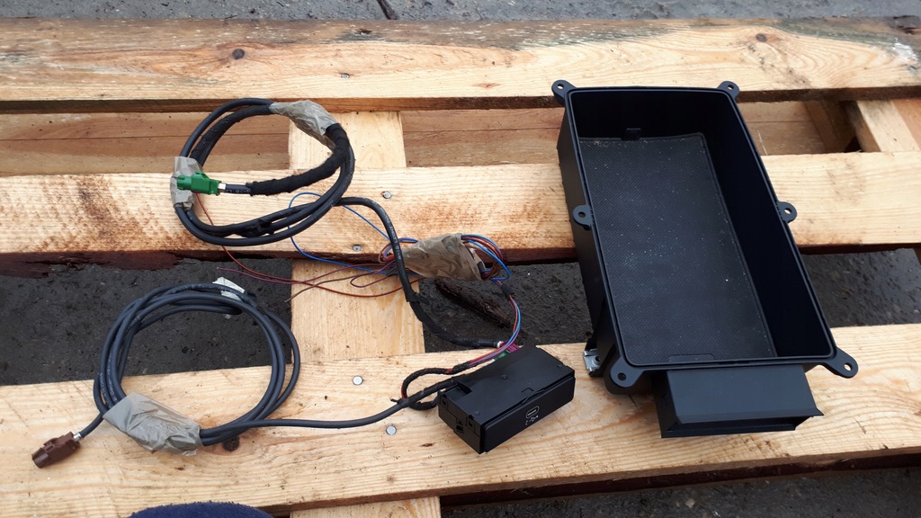 A4 B9 LIFT GNIAZDO ŁADOWARKA USB 8W0035708A A5 8W - 13336338299 ...