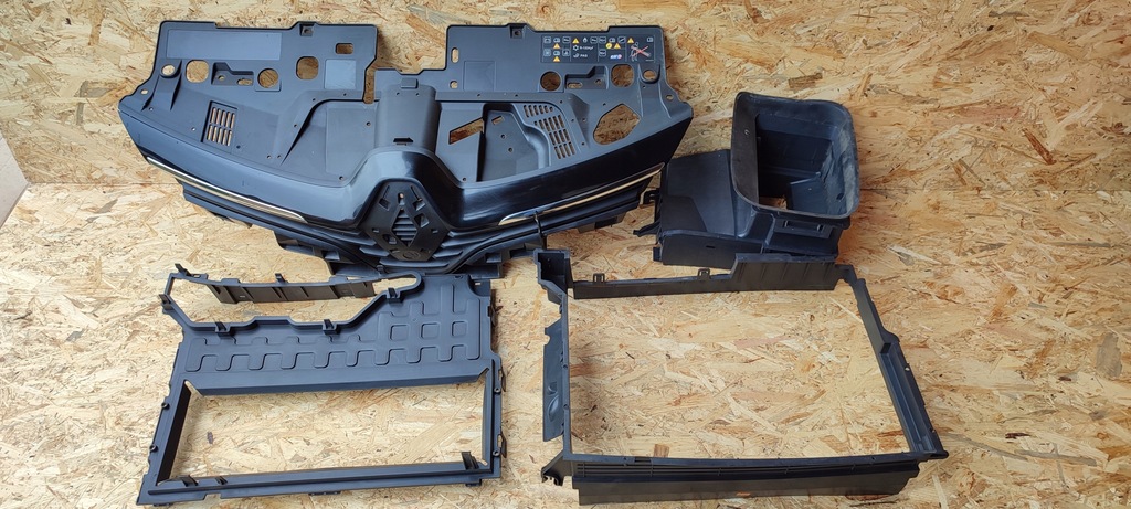 RENAULT CLIO IV LIFT KIEROWNICA POWIETRZA PLASTIKI - 13742241475 ...