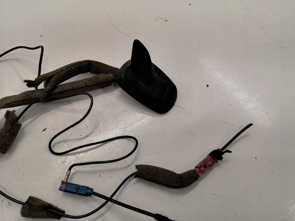 AUDI A4 B7 ANTENA DACHOWA GPS 8E9035503N - 9842218746 - oficjalne ...