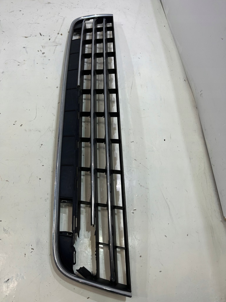 KRATKA ZDERZAKA ŚRODEK TOUAREG 7P 7P6853677A - 14086768256 - oficjalne archiwum Allegro