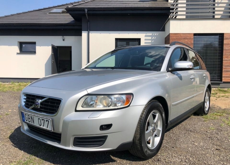 Volvo V50 1.8 Momentum - 12544323735 - oficjalne archiwum Allegro