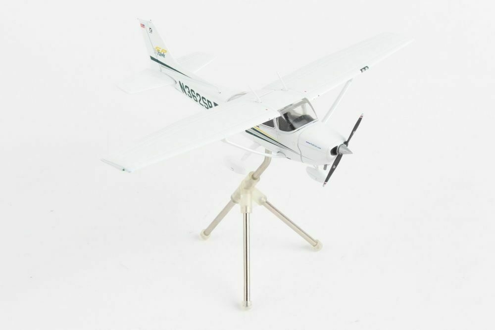 Купить Модель самолета Cessna 172 SkyHawk 1:72: отзывы, фото и ...