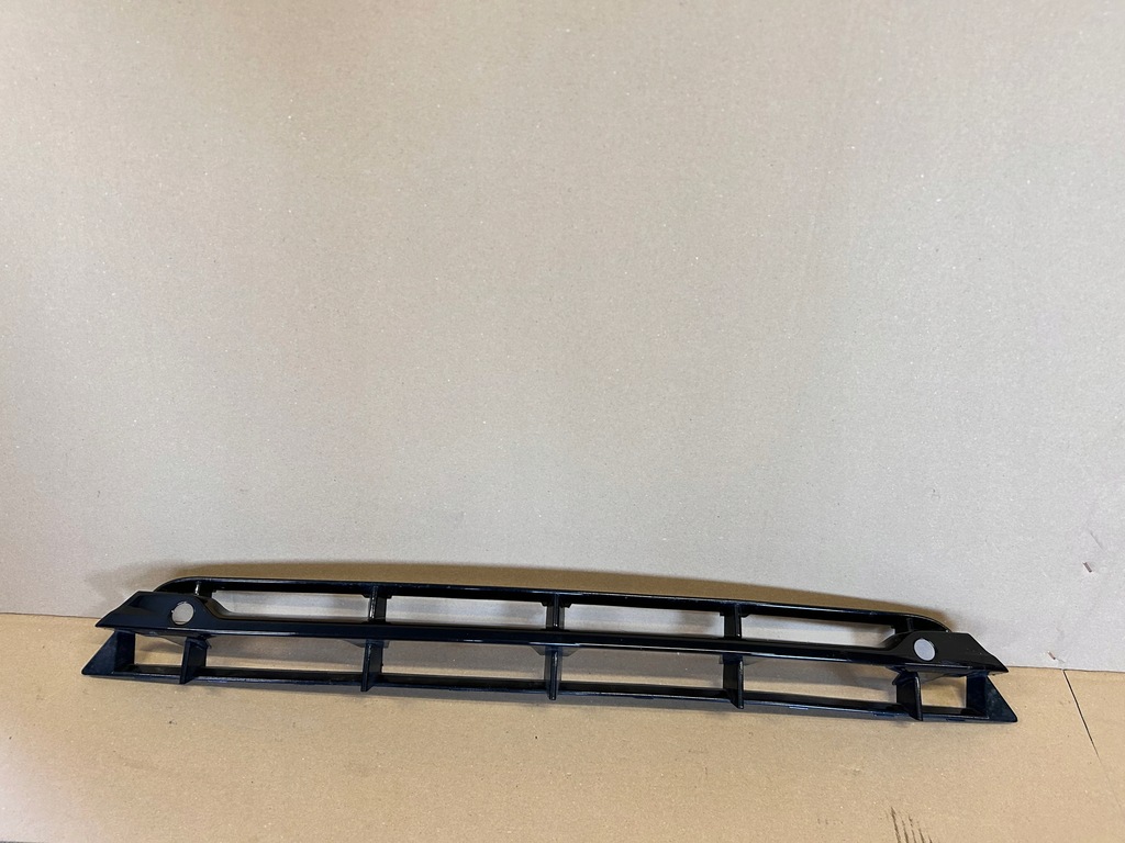 KRATKA ZDERZAKA VOLVO XC60 II R-DESIGN - 13640976463 - oficjalne ...