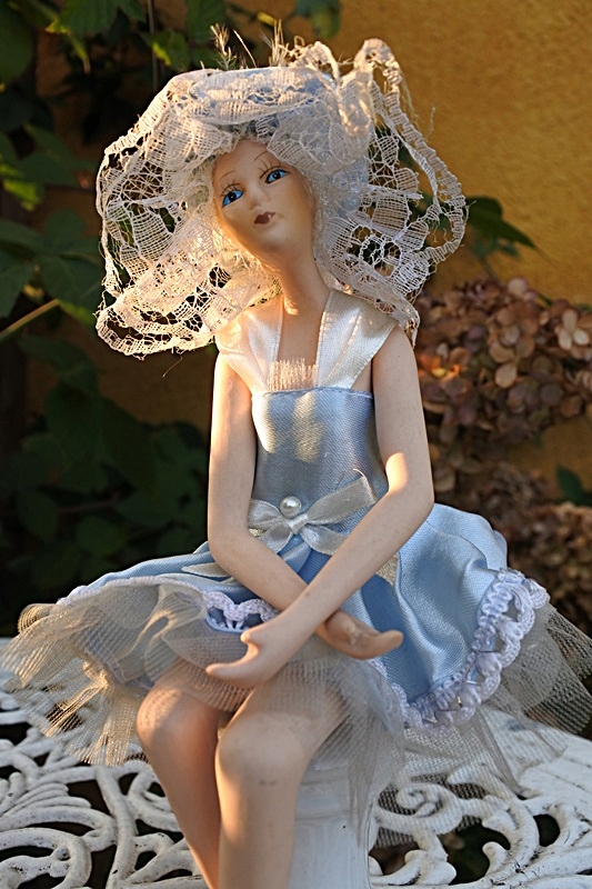 Купить Красивая кукла на фарфоровой табуретке.: отзывы, фото и ...