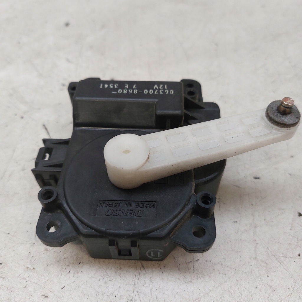 TOYOTA AVENSIS SILNICZEK KLAPY NAWIEWU NAGRZEWNICY - 13312652670 ...