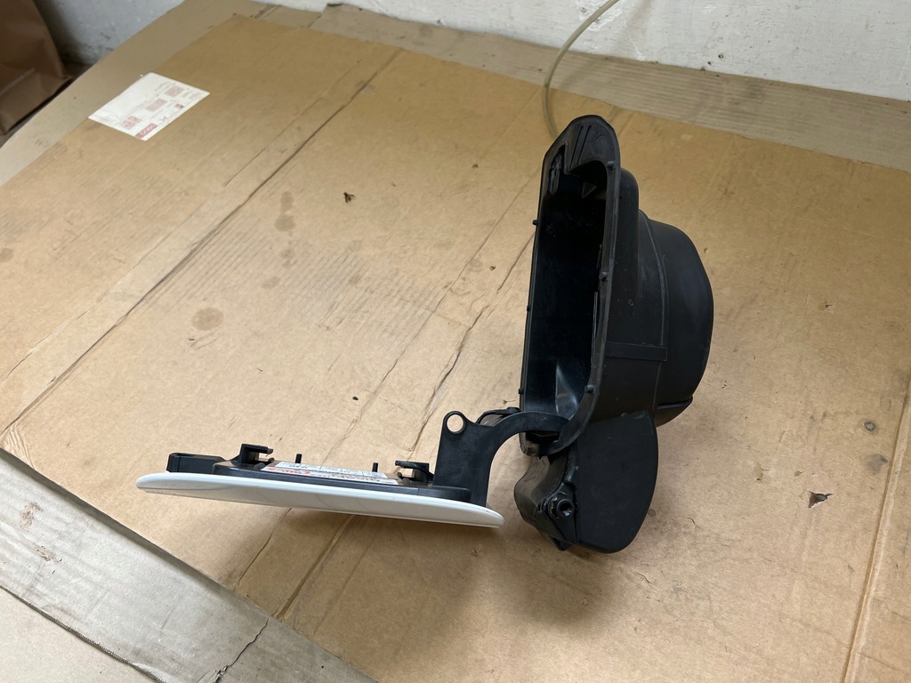 SKODA OCTAVIA III 3 Klapka wlewu paliwa ORYGINAŁ - 12251837505 ...