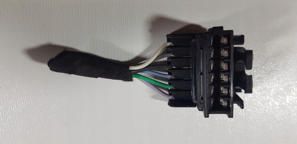 KOSTKA WTYCZKA WTYK LAMPY TYLNEJ Renault Modus - 11461718366 - oficjalne archiwum Allegro