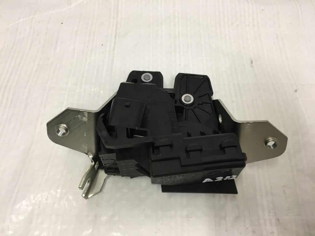 MERCEDES C W205 ZAMEK KLAPY TYŁ A0997400600 - 8566414277 - oficjalne ...