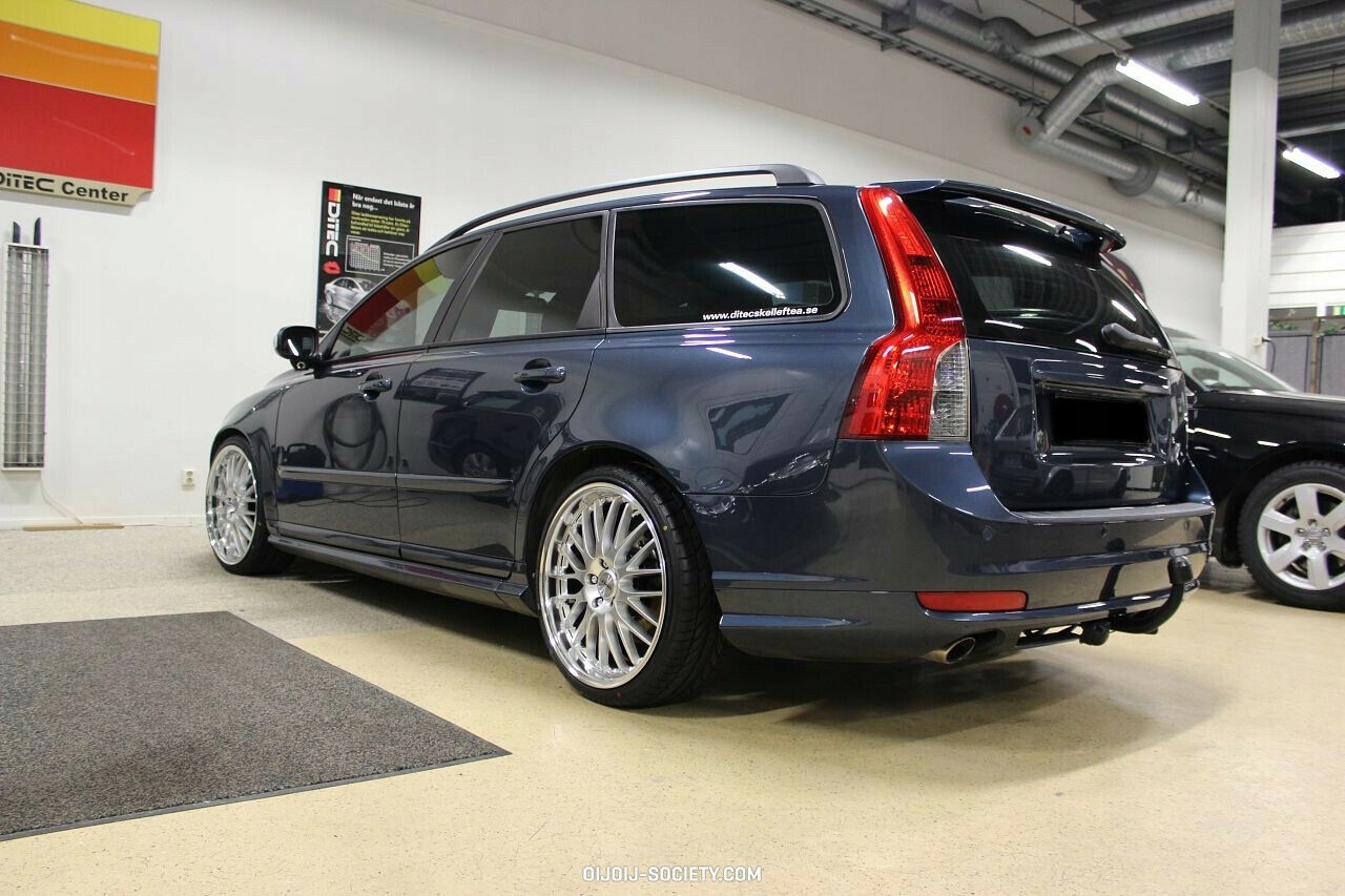 Order an Volvo v50 spoiler cover on the trunk with fast delivery to me