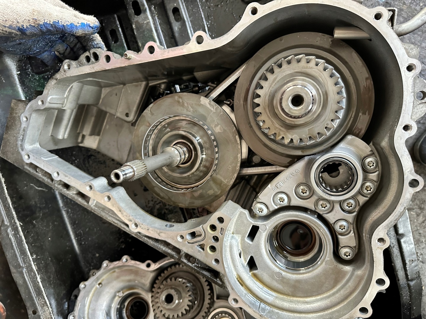 Order an Mercedes b class w245 oil pump automatic gearbox gears cvt with fast delivery to me