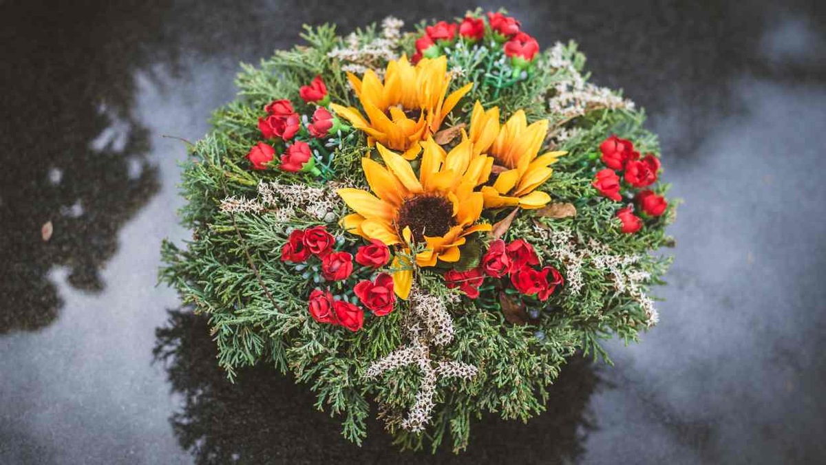 Stroiki na cmentarz. Najpopularniejsze wzory – 10 propozycji - Allegro.pl