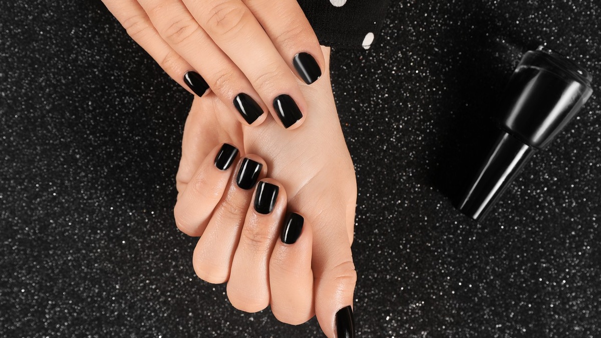 Jak vypadají trendy nehty v sezóně podzim/zima 2023? - Allegro