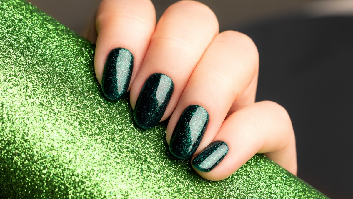 Jak vypadají trendy nehty v sezóně podzim/zima 2023? - Allegro
