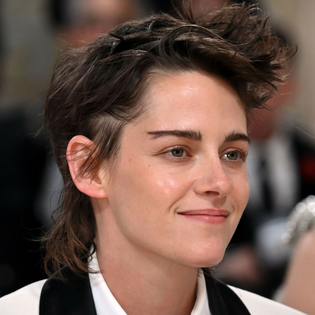 Curtain bang pixie – fryzura Kristen Stewart to hit jesieni 2023 ...