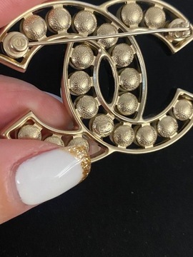 Broszka Chanel - Niska cena na Allegro.pl