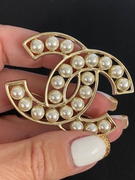 Broszka Chanel - Niska cena na Allegro.pl