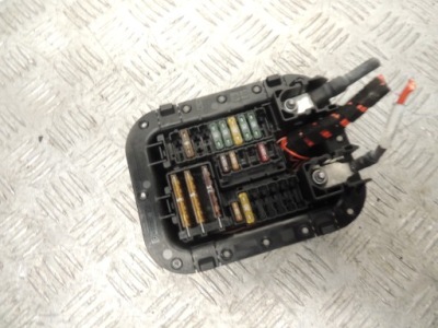 MERCEDES SKRZYNKA BEZPIECZNIKÓW A2205460241 - 6744926271 - oficjalne ...