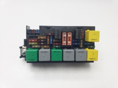 SKRZYNKA BEZPIECZNIKÓW MERCEDES M W164 A1645400350 - 7015289671 ...