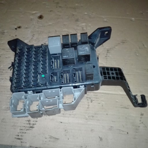 Skrzynka bezpieczników mondeo Ford OE 1S7T14A073AE za 20.00PLN z ...