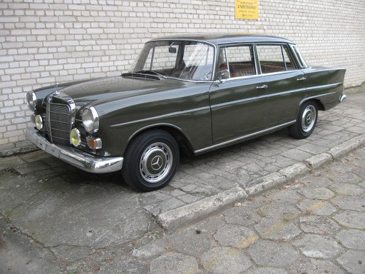 Mercedes W110 200D - Allegro