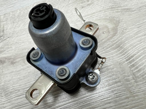 Klema PYRO FUSE PYROSWITCH AUDI E-TRON 4KE 8054001F za 500 zł z Bralin ...