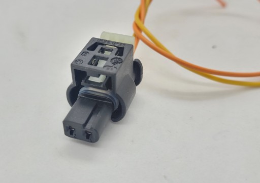 Wtyczka halogenu mercedes BMW 2PIN wtryskiwacza za 40.00PLN z Kielce ...