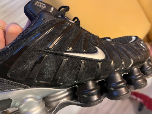 Buty Nike Shox TL Black Max Orange Czarne AR3566-002 r. 42 Buty Nike Shox TL Black Max Orange Czarne AR3566-002 r. 42