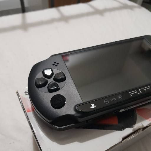 SONY PSP e1004 CB stan kolekcjonerski komplet + karta pamieci Sony 4 gb ...