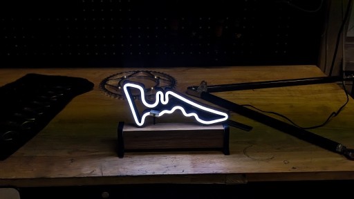 Statuetka NEON LED Tor Americas Lampka F1 | Poznań | Kup teraz na ...