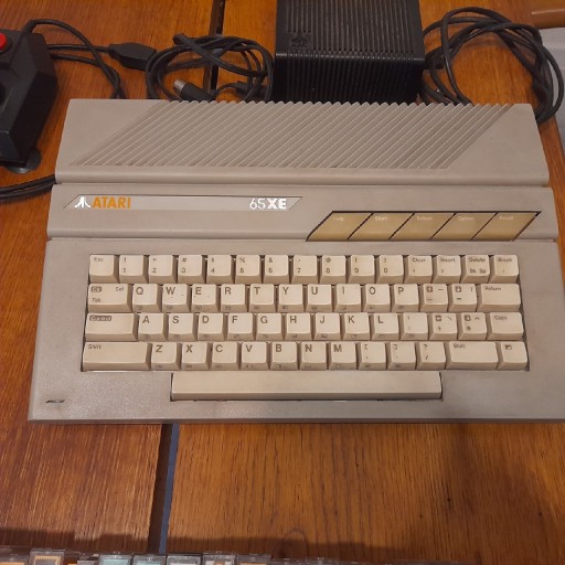 Atari 65XE kompletne gry joysticki zasilacz | Opatówek | Licytacja na ...