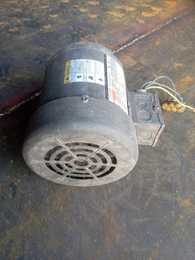 Silnik elektryczny 0 37 kW 380 V 1400 obr sprawny | Słuszków | Ogłoszenie na Allegro Lokalnie