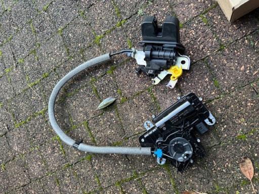 Zamek dociąg tylnej klapy Audi Q3 83A | głuchołazy | Kup teraz na ...