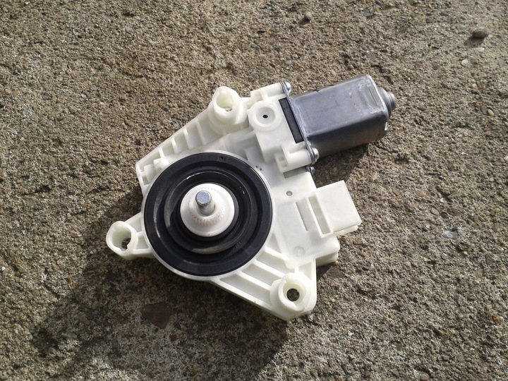 MOTOR RIGHT FRONT MERCEDES A2139069501