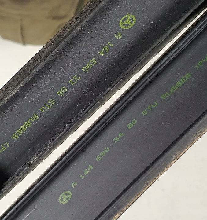 A1646903480 FACING, PANEL ROOF ROOF MERCEDES GL X164 PAIR