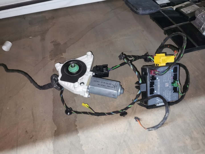 A2078200642 , A2129004014 MOTOR LIFT DEVICE MODULE MERCEDES A2078200642
