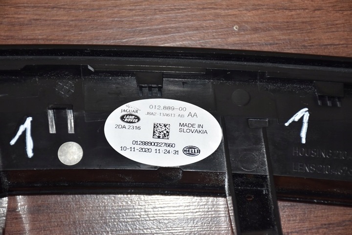 J8A2-13A613-AB REAR REAR LIGHT STOP LAND ROVER VELAR L560