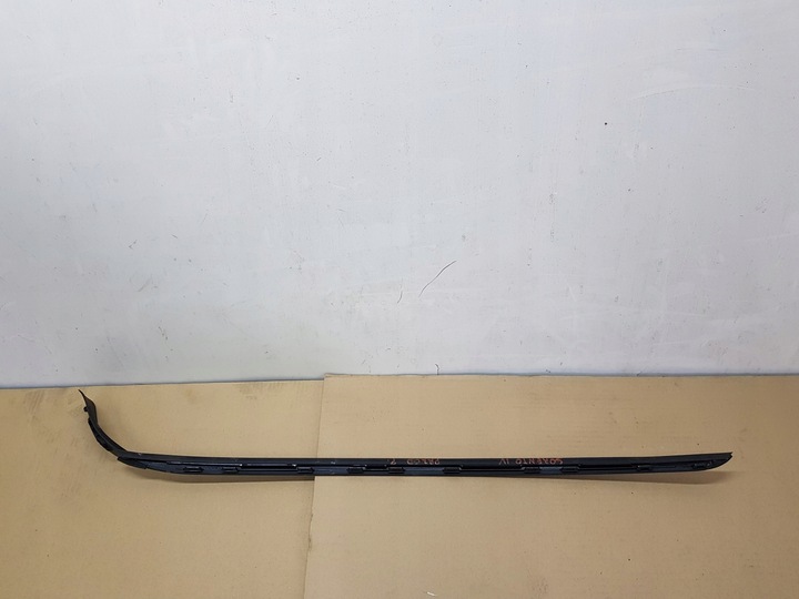 86140-P2000 SORENTO IV FACING, PANEL GLASS RIGHT FRONT 86140-P2000