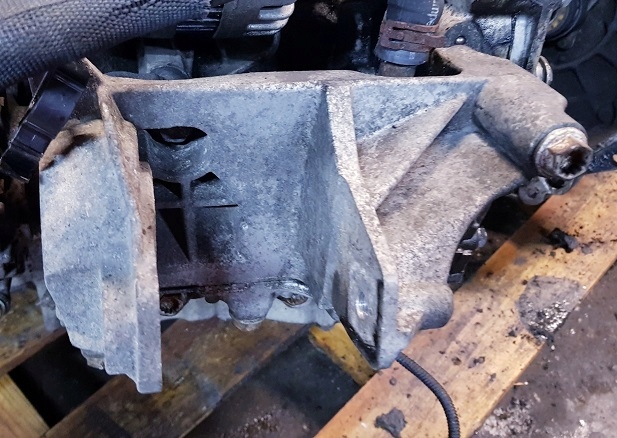 678678967 BRACKET REAR MOUNTING ENGINE VW T5 2.5